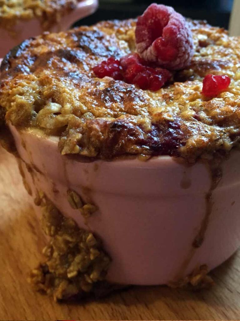 Caramelised raspberry baked oats - The Slimming Foodie